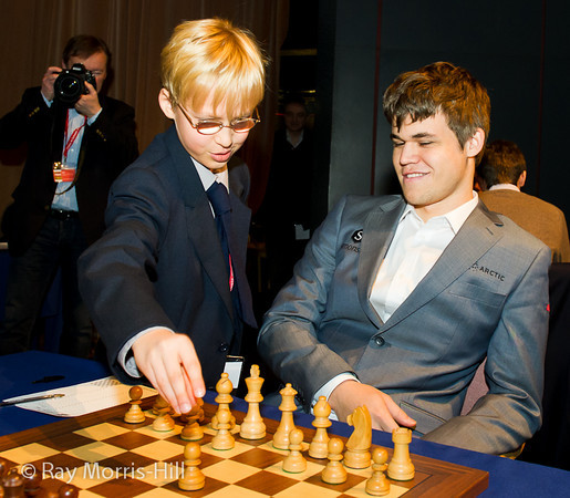 Seb makes Magnus Carlsen's move!